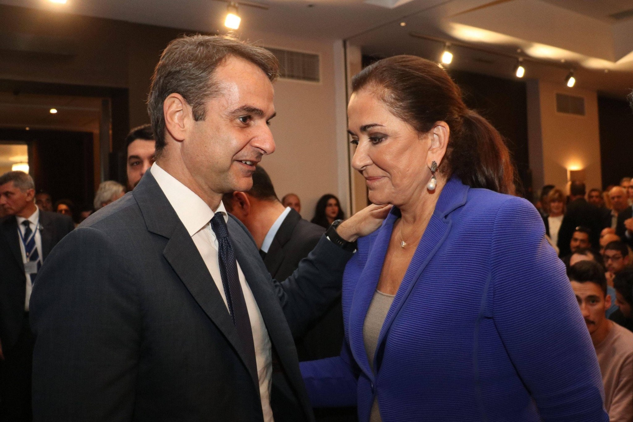 Η Μπακογιάννη απαντά για τη φήμη με τον Τέρη Χρυσό
