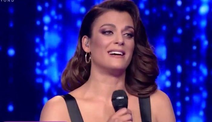 Το τραγούδι της Χριστίνας Βραχάλη στο J2US και η ατάκα Μπακοδήμου ...