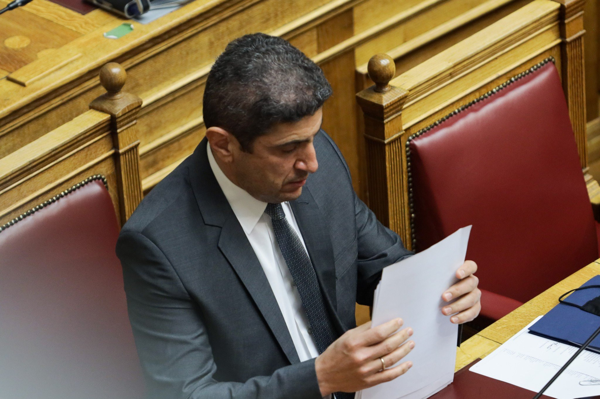 Σκηνικό διαπλοκής και ασυλίας στο επίκεντρο... ο Αυγενάκης
