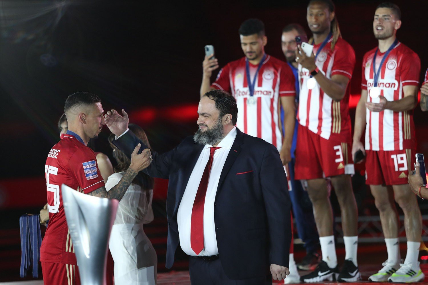 Ολυμπιακός: Πλούσιο πριμ Μαρινάκη για το νταμπλ!