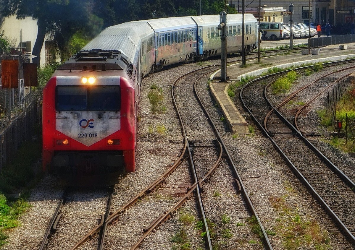 Θεσσαλονίκη: Φωτιά στο Άδενδρο, καθυστερήσεις σε δρομολόγια της ΤΡΑΙΝΟΣΕ