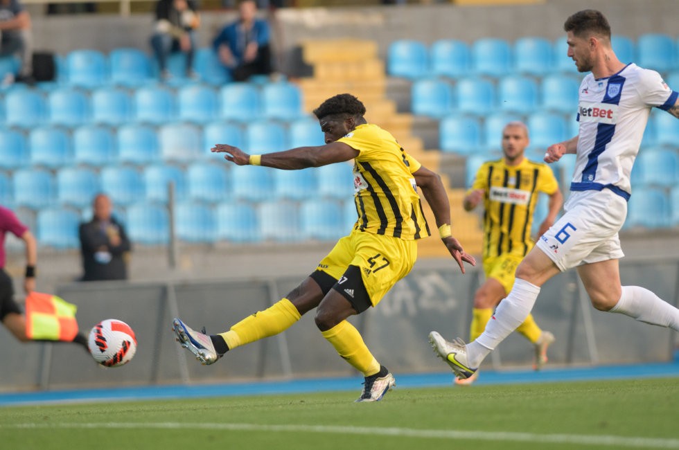 Ο Καμαρά έκανε το 2-0 για τον Άρη