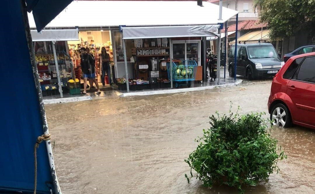 Χαλκιδική: Σφοδρή κακοκαιρία στη Σιθωνία – Πλημμύρισαν σπίτια, ποτάμια ...