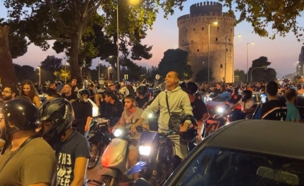 Γιατί εκατοντάδες μηχανάκια κατέκλυσαν το κέντρο της Θεσσαλονίκης