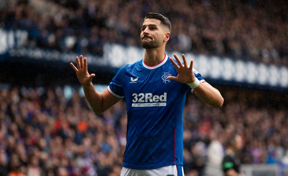 Στο κλαμπ των παντρεμένων και ο Τσόλακ (Pic)