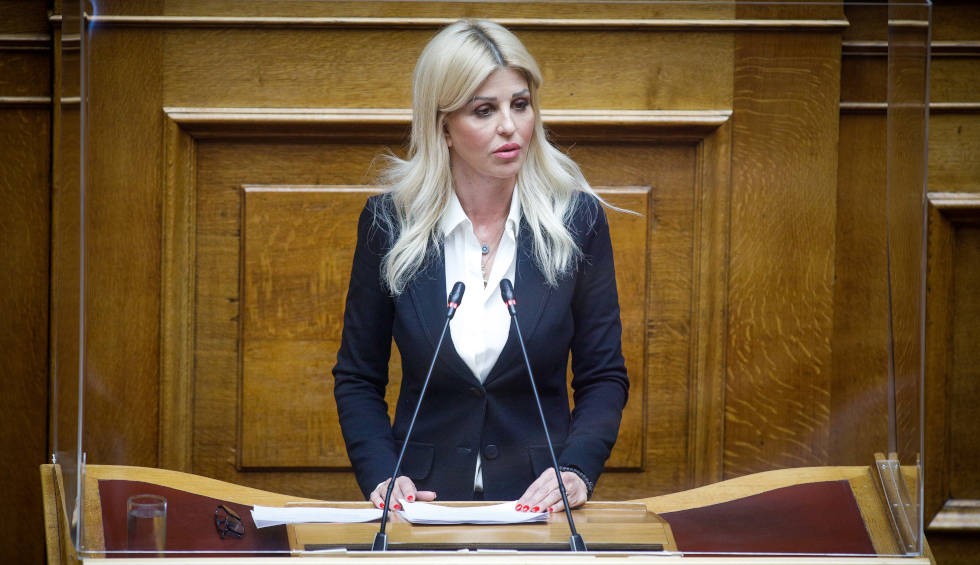 Θεσσαλονίκη: Εριξαν μπογιές στο πολιτικό γραφείο της Έλενας Ράπτη