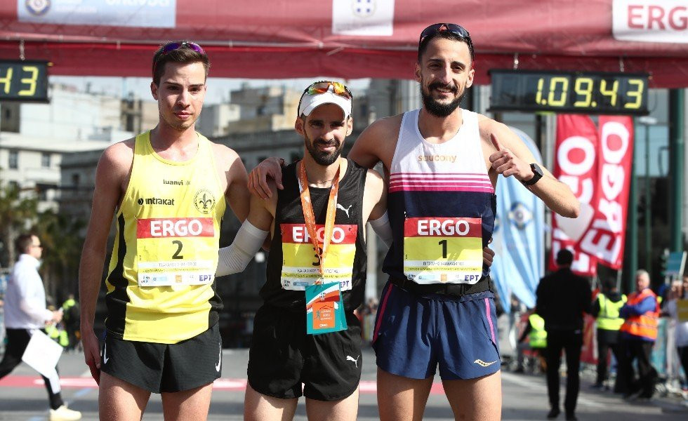 Ημιμαραθωνιος Αθήνας: Νικητές Καραΐσκος και Παναγιωτοπουλου