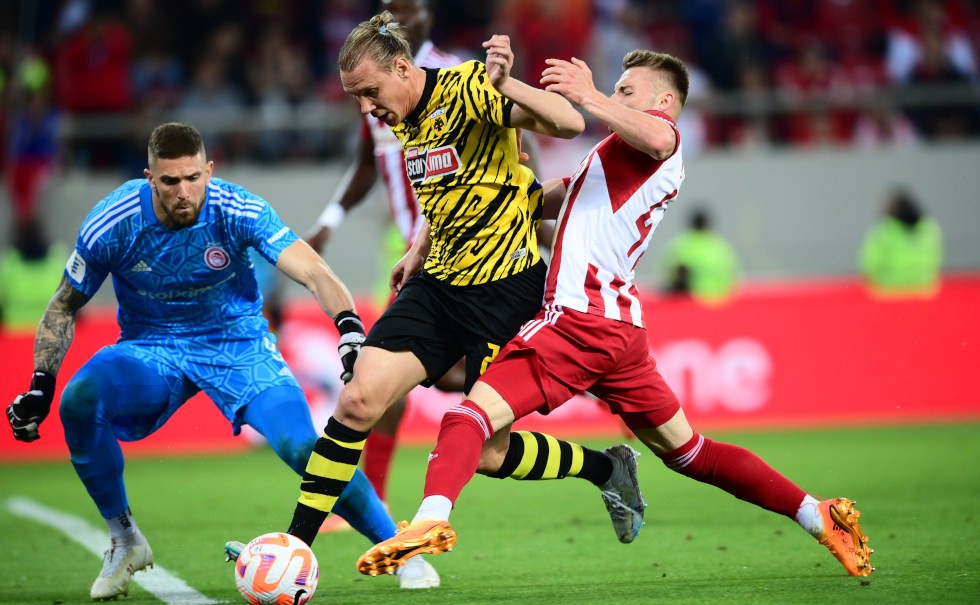 Κουτσιαύτης: «Δεν δόθηκε πέναλτι στον Ολυμπιακό, υπερβολικό αυτό της ΑΕΚ»