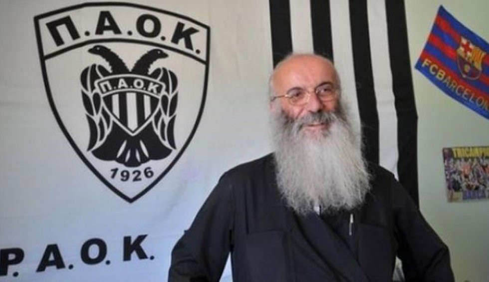 Το τραγούδι και ο χορός του παπα-ΠΑΟΚ σε παρουσίαση παραμυθιών (vid)