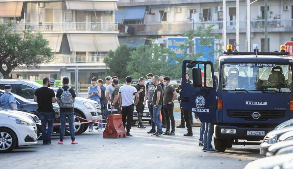 Εντοπίστηκε αυτοκίνητο με βαρύ οπλισμό - Καλάσνικοφ, χειροβομβίδες και ...
