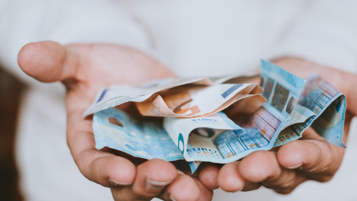 Οι δικαιούχοι των επιδομάτων του Δεκεμβρίου - Όλη η λίστα και τα ποσά