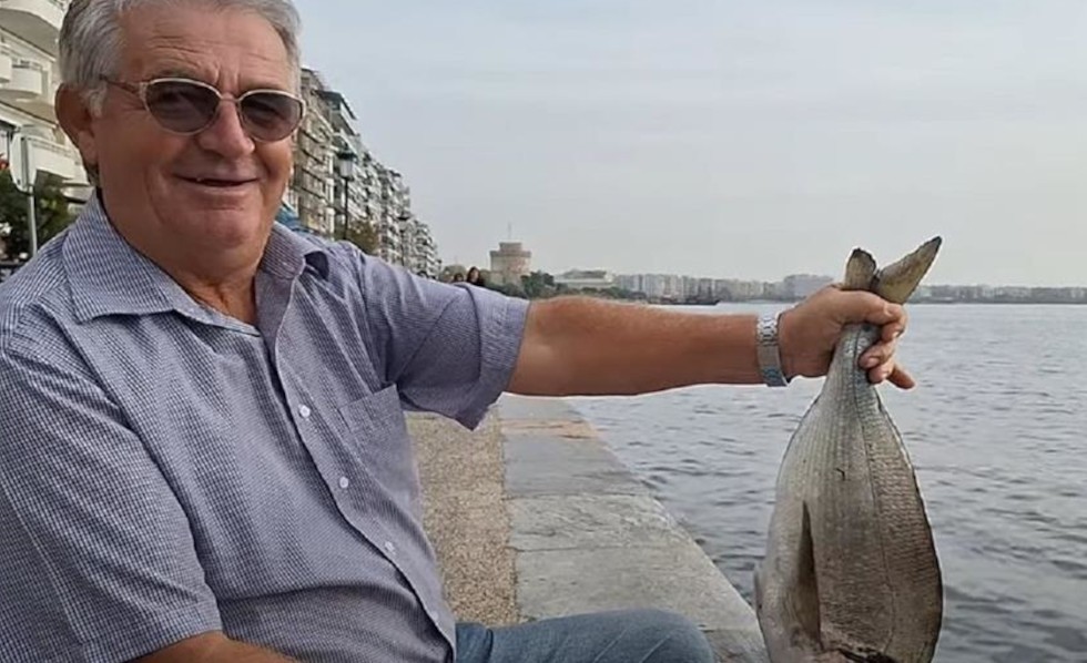 Ψαράς έπιασε μεγάλη τσιπούρα στον Θερμαϊκό: «Είναι λουκούμι»