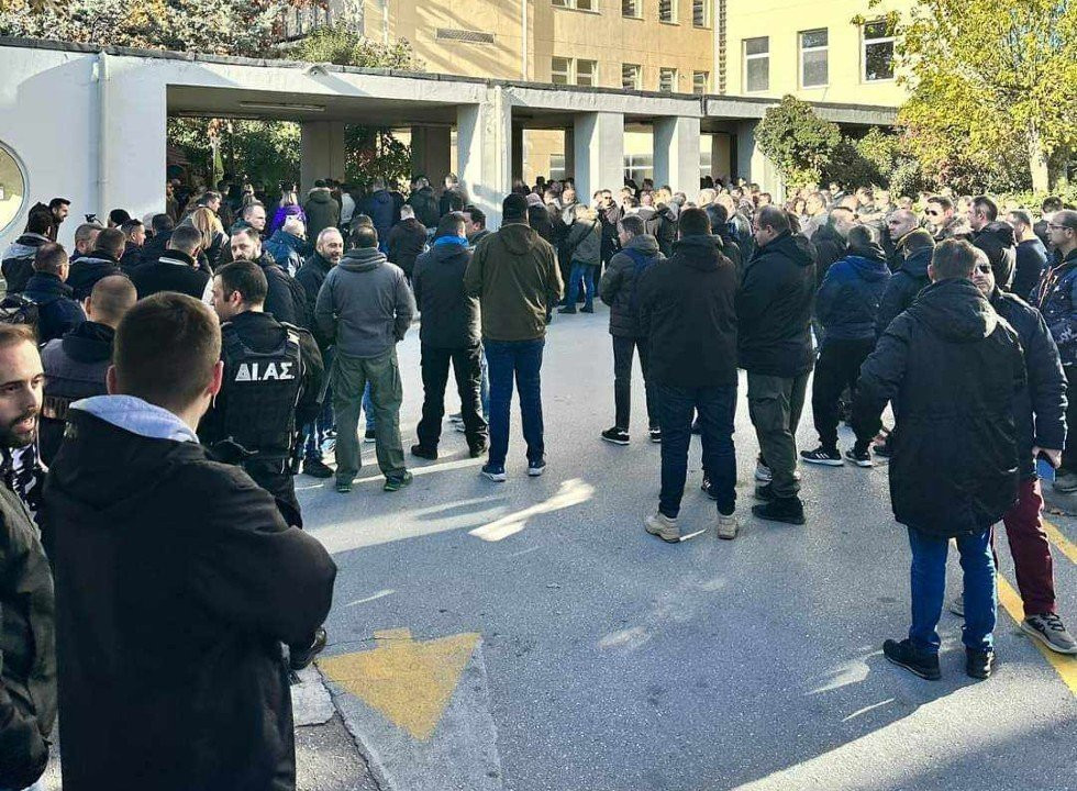 Θεσσαλονίκη: Συγκέντρωση υπέρ του άτυχου αστυνομικού από τους ...