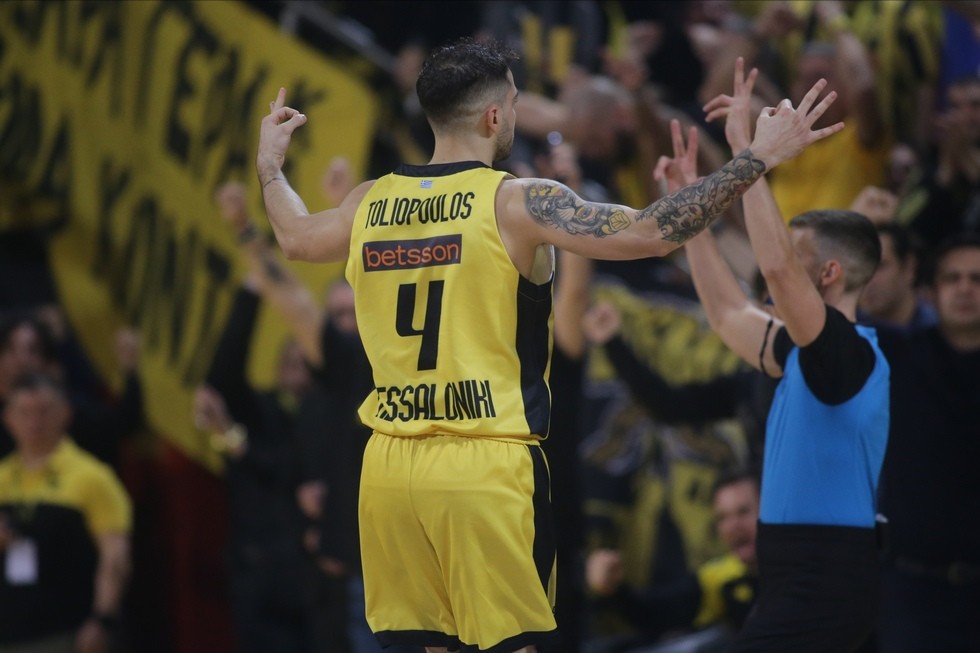 Πάρτι πρόκρισης του Άρη στο «Παλέ» επί της Τρέντο