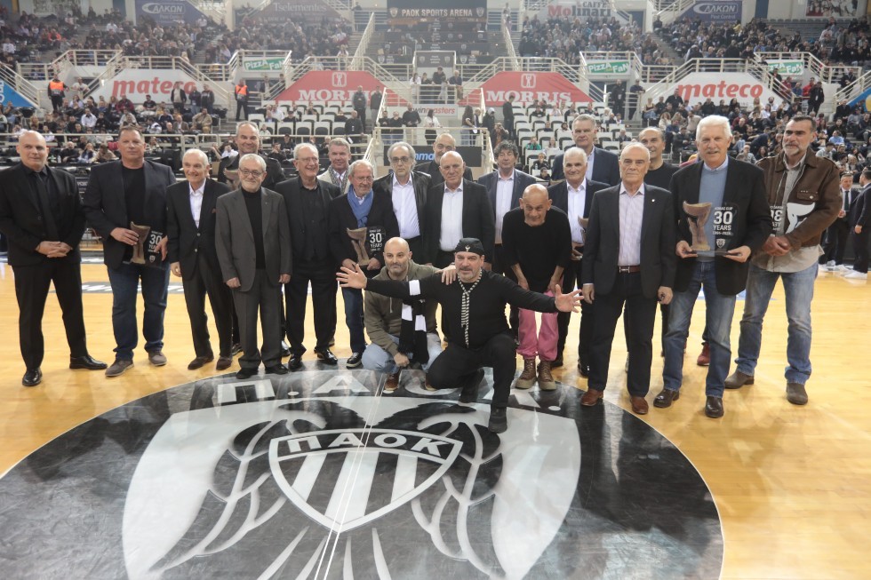 Ο ΠΑΟΚ βράβευσε τη «χρυσή» ομάδα που κατέκτησε το Κύπελλο Κόρατς το 1994