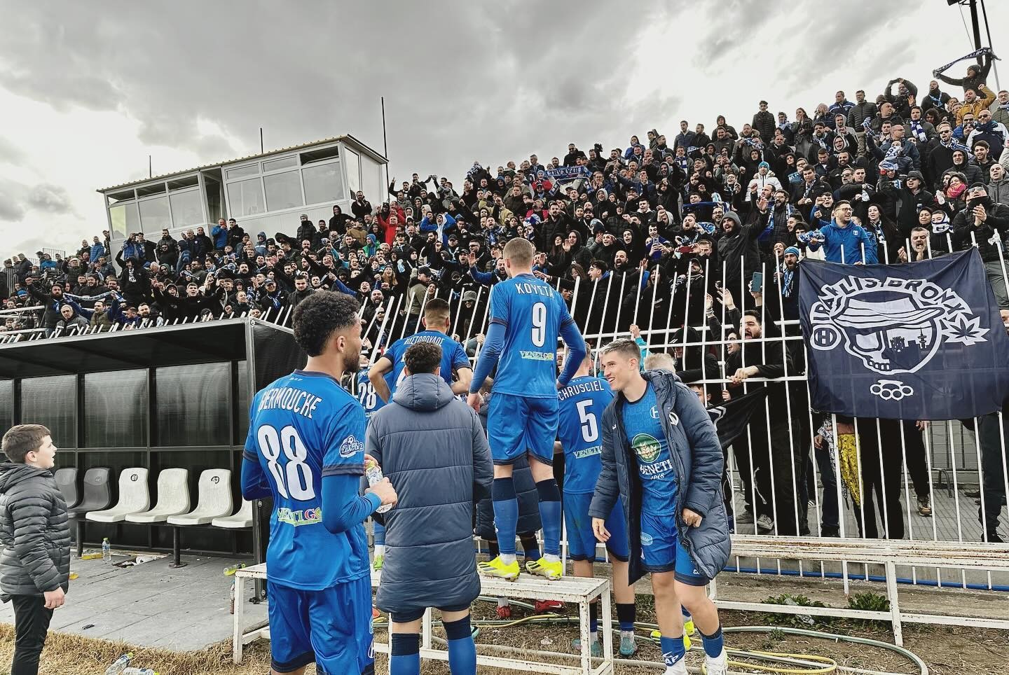 Θεσσαλονίκη: Συνελήφθη 17χρονος οπαδός του Ηρακλή-Πέταξε μπουκάλια στο ...