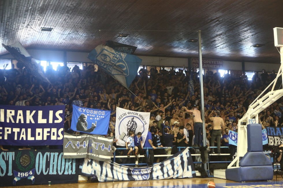 Ηρακλής - Μεγαρίδα: Παίκτες και οπαδοί του «Γηραιού» τραγουδούν μαζί «ΗΡΑ»