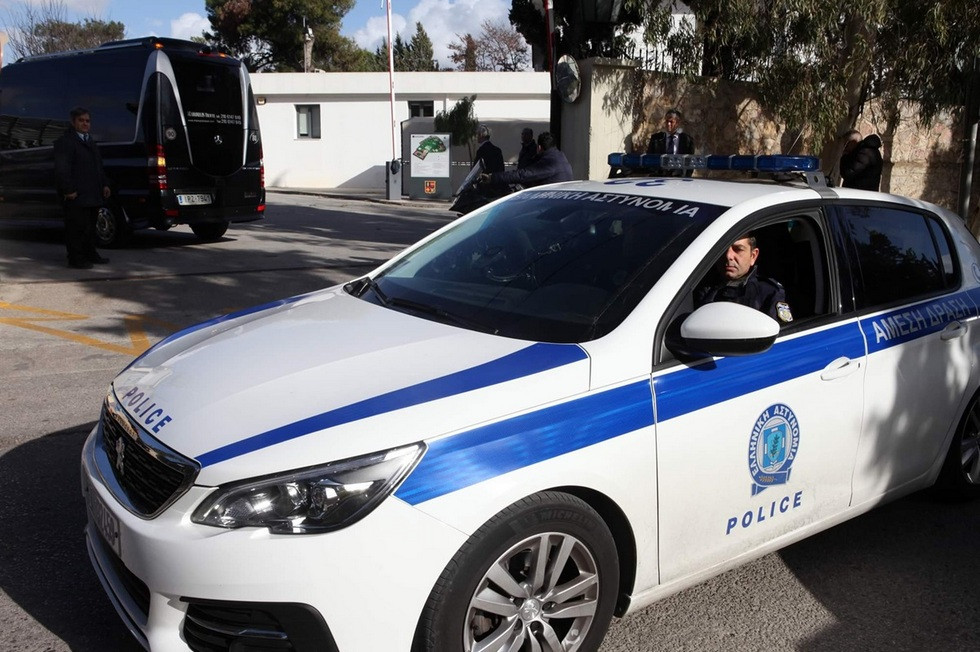 Άγριο επεισόδιο στη Θεσσαλονίκη: Δάγκωσε το... αυτί του συντρόφου της ...