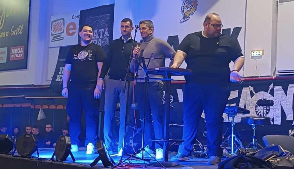 ΠΑΟΚ: Ο Λουτσέσκου γνώρισε την αποθέωση στην κοπή πίτας των ΣΦ