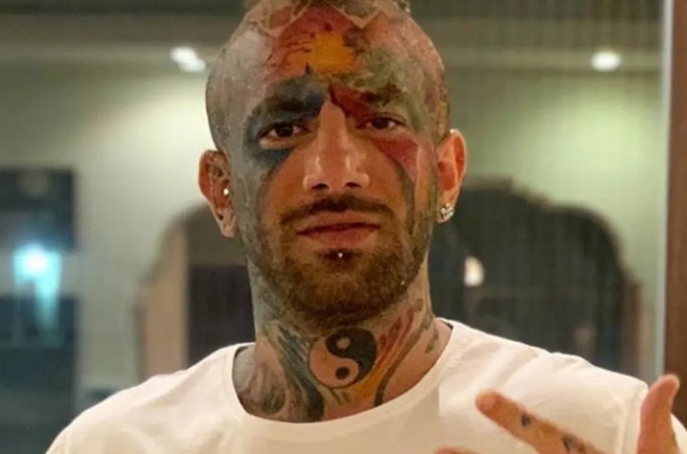 Ιράν: Ο ράπερ Αμίρ Ταταλού καταδικάστηκε σε θάνατο για βλασφημία κατά ...