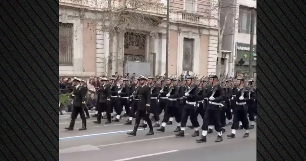 Παρέλαση 25ης Μαρτίου: «Έμπλεξαν» οι υπαξιωματικοί της ΣΜΥΝ για τα ...