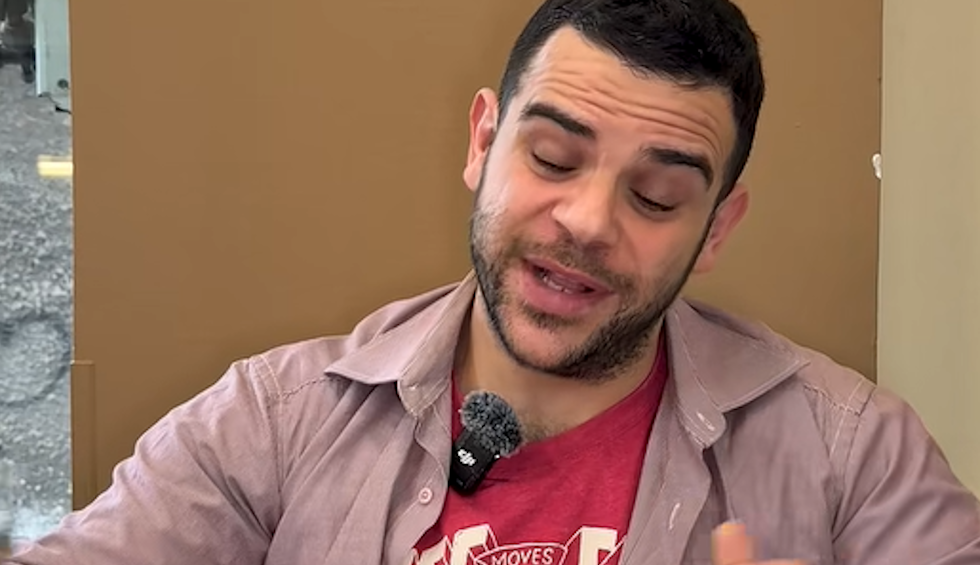 Teosty: Ποιος είναι ο food streamer που έπεσε (ξανά) θύμα επίθεσης