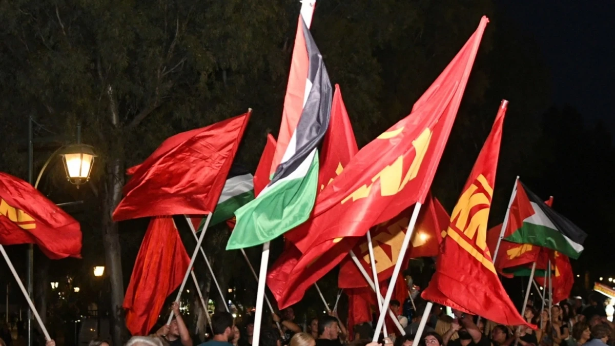 Άγρια επίθεση στα γραφεία του ΚΚΕ στα Χανιά: Ακούστηκαν συνθήματα της ...