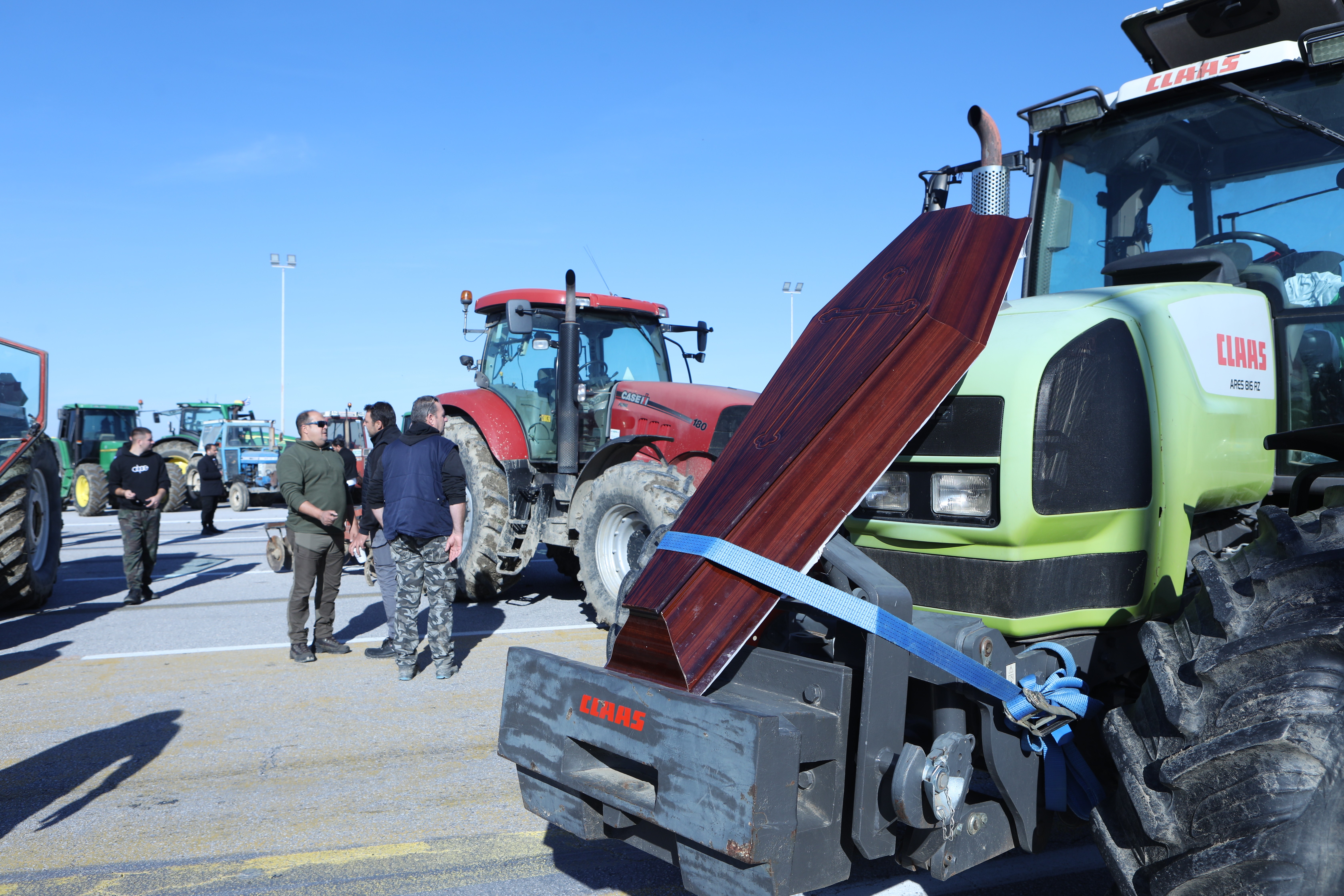Θεσσαλονίκη: Οδηγός έπεσε σε τρακτέρ στο αγροτικό μπλόκο των Μαλγάρων