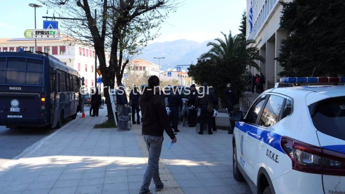Ιωάννινα: Κερδίζει τη μάχη ο 30χρονος Δημήτρης που ξυλοκοπήθηκε ...