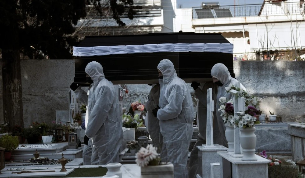 Λάρισα: Άσηπτοι οι νεκροί του κορωνοϊού - Ανησυχία στα νεκροταφεία της ...